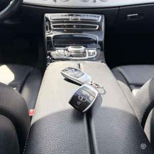 Zils Mercedes-Benz E 300 2019 Viļņa, ar dzinēja tilpumu 1.95 L un nobraukumu 184 tūkst. km par 16490 €, foto 21 vietnē AUTOMOTO.COM.LV