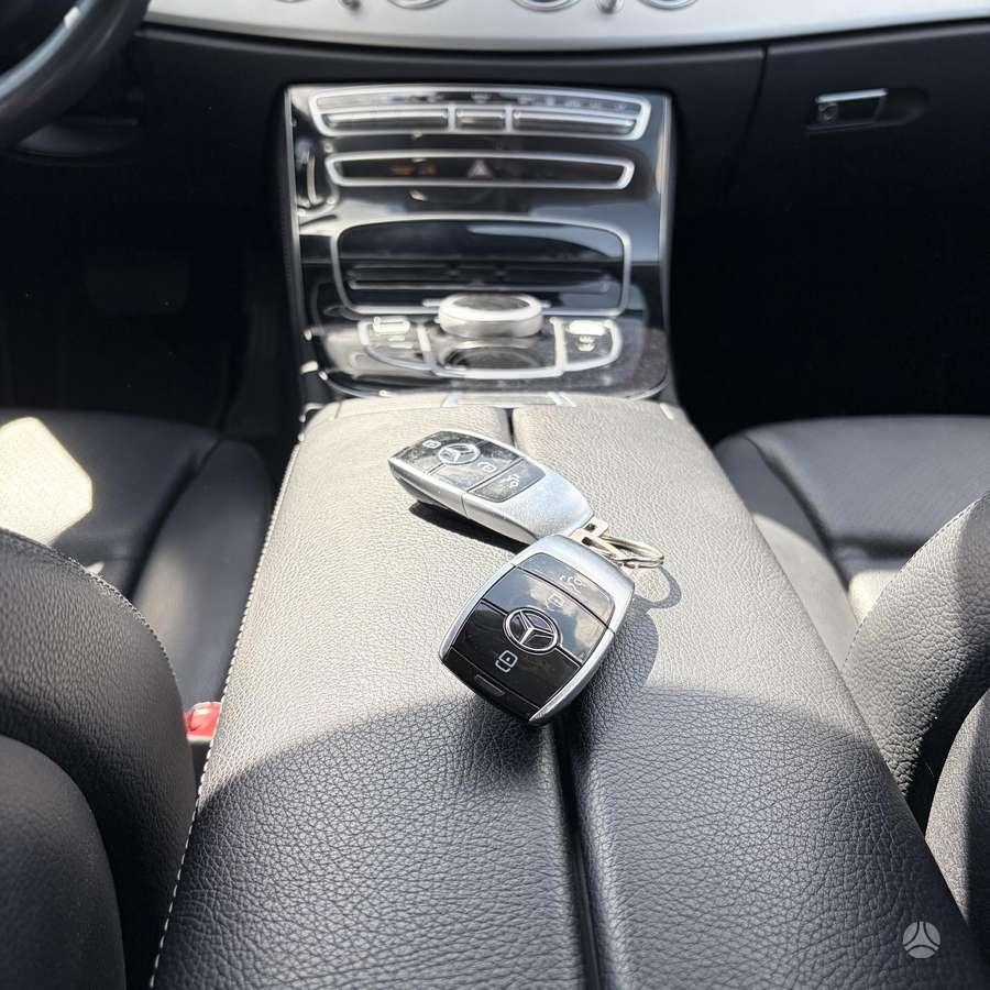 Zils Mercedes-Benz E 300 2019 Viļņa, ar dzinēja tilpumu 1.95 L un nobraukumu 184 tūkst. km par 16490 €, foto 21 vietnē AUTOMOTO.COM.LV