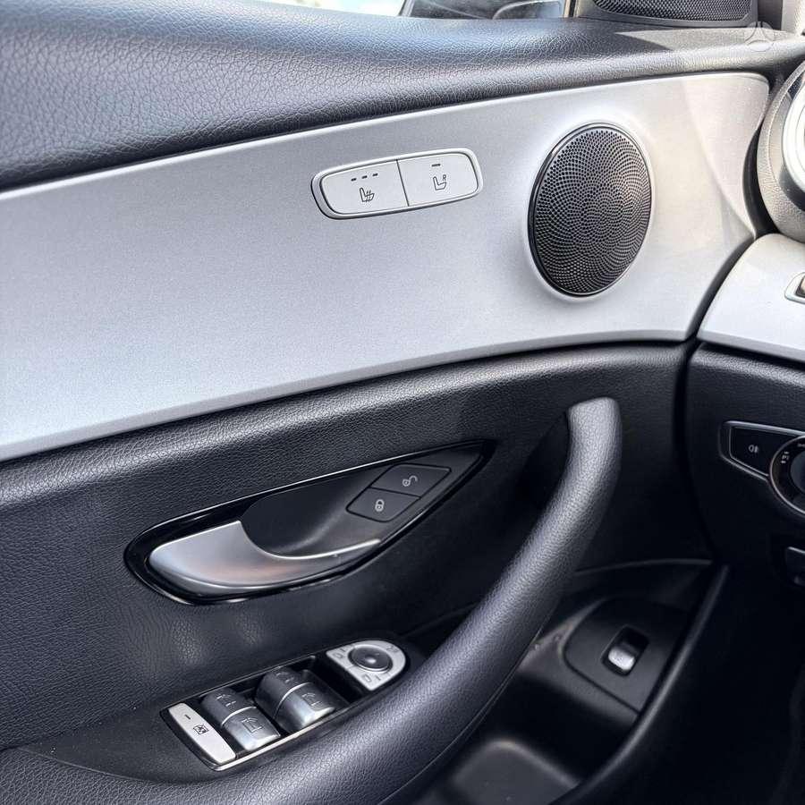 Zils Mercedes-Benz E 300 2019 Viļņa, ar dzinēja tilpumu 1.95 L un nobraukumu 184 tūkst. km par 16490 €, foto 22 vietnē AUTOMOTO.COM.LV