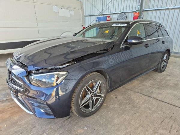 Мерседес Е 300 2022 в Клайпеда на AUTOMOTO.COM.LV Синий Мерседес Е 300 2022 в Клайпеда, объемом двигателя 1.95 л и пробегом 93 тыс. км за 11500 €, фото 1 на AUTOMOTO.COM.LV
