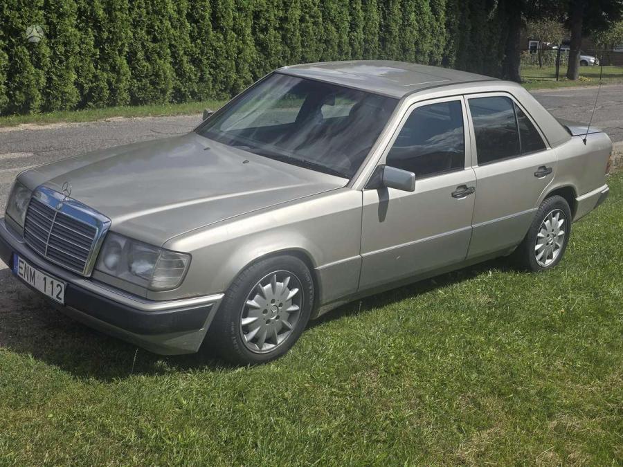 Brūns Mercedes-Benz E 300 1987 Širvintos, ar dzinēja tilpumu 3.00 L un nobraukumu 212 tūkst. km par 2950 €, foto 3 vietnē AUTOMOTO.COM.LV