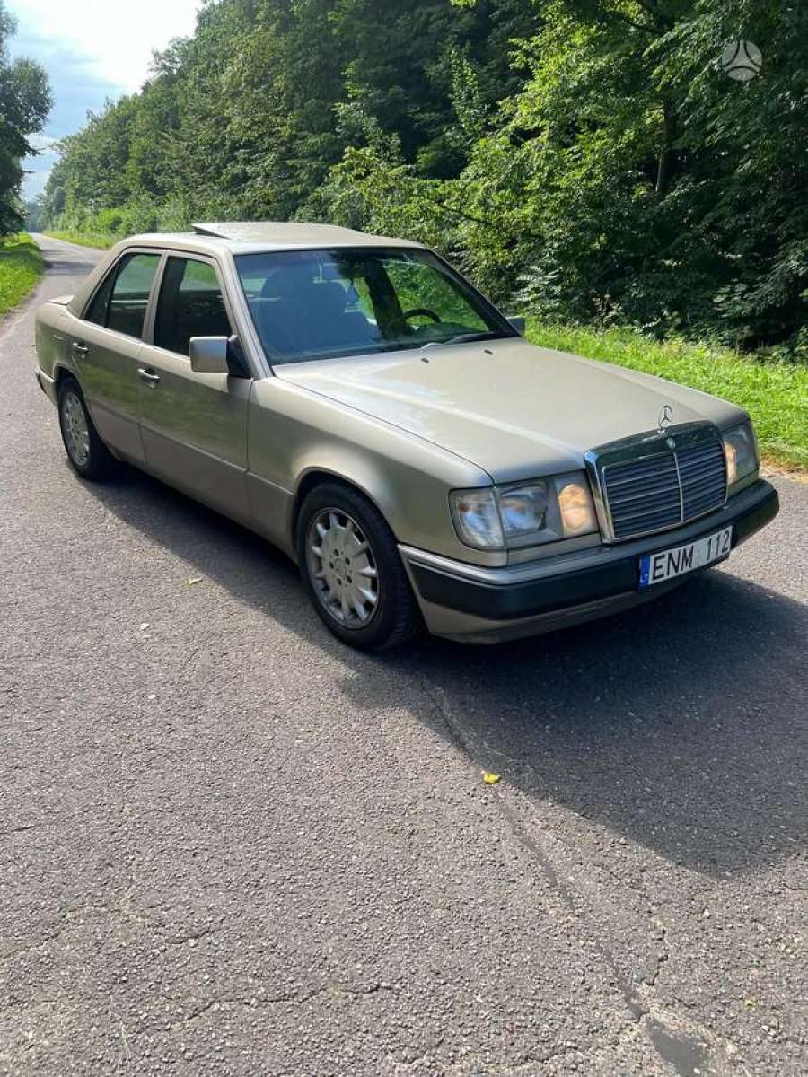 Brūns Mercedes-Benz E 300 1987 Širvintos, ar dzinēja tilpumu 3.00 L un nobraukumu 212 tūkst. km par 2950 €, foto 4 vietnē AUTOMOTO.COM.LV