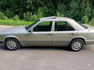 Brūns Mercedes-Benz E 300 1987 Širvintos, ar dzinēja tilpumu 3.00 L un nobraukumu 212 tūkst. km par 2950 €, foto 5 vietnē AUTOMOTO.COM.LV