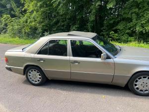 Brūns Mercedes-Benz E 300 1987 Širvintos, ar dzinēja tilpumu 3.00 L un nobraukumu 212 tūkst. km par 2950 €, foto 6 vietnē AUTOMOTO.COM.LV