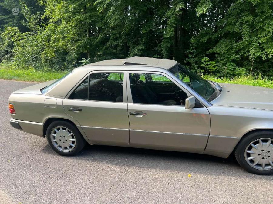 Brūns Mercedes-Benz E 300 1987 Širvintos, ar dzinēja tilpumu 3.00 L un nobraukumu 212 tūkst. km par 2950 €, foto 6 vietnē AUTOMOTO.COM.LV
