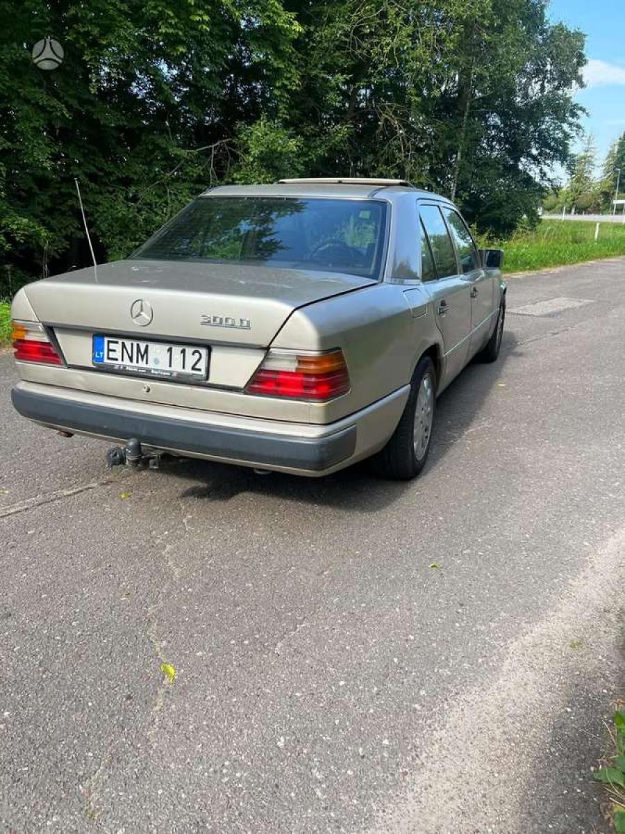Brūns Mercedes-Benz E 300 1987 Širvintos, ar dzinēja tilpumu 3.00 L un nobraukumu 212 tūkst. km par 2950 €, foto 8 vietnē AUTOMOTO.COM.LV