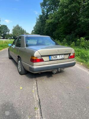 Brūns Mercedes-Benz E 300 1987 Širvintos, ar dzinēja tilpumu 3.00 L un nobraukumu 212 tūkst. km par 2950 €, foto 9 vietnē AUTOMOTO.COM.LV