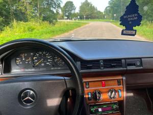 Brūns Mercedes-Benz E 300 1987 Širvintos, ar dzinēja tilpumu 3.00 L un nobraukumu 212 tūkst. km par 2950 €, foto 12 vietnē AUTOMOTO.COM.LV