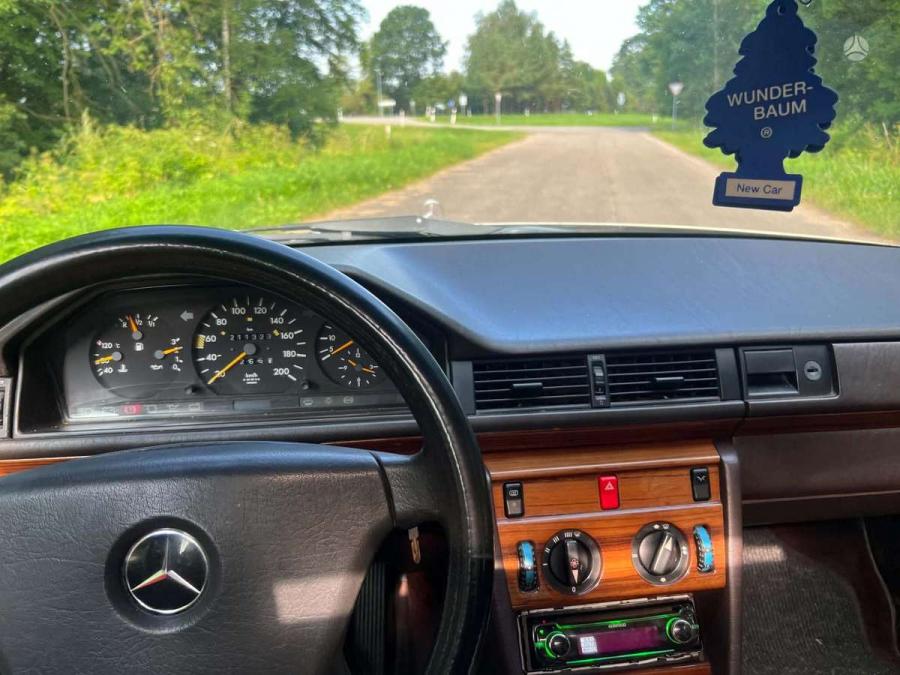 Brūns Mercedes-Benz E 300 1987 Širvintos, ar dzinēja tilpumu 3.00 L un nobraukumu 212 tūkst. km par 2950 €, foto 12 vietnē AUTOMOTO.COM.LV