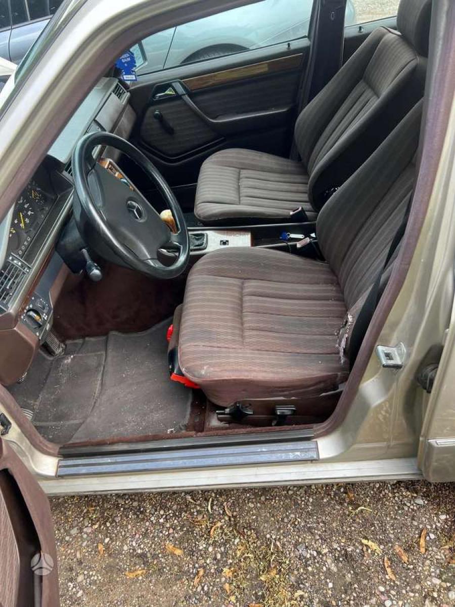 Brūns Mercedes-Benz E 300 1987 Širvintos, ar dzinēja tilpumu 3.00 L un nobraukumu 212 tūkst. km par 2950 €, foto 13 vietnē AUTOMOTO.COM.LV