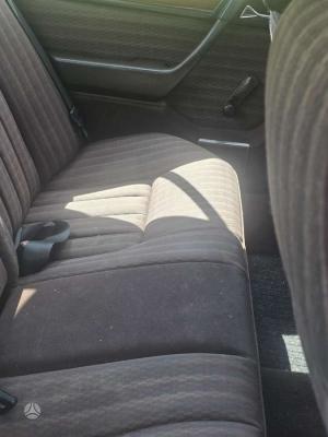 Brūns Mercedes-Benz E 300 1987 Širvintos, ar dzinēja tilpumu 3.00 L un nobraukumu 212 tūkst. km par 2950 €, foto 14 vietnē AUTOMOTO.COM.LV