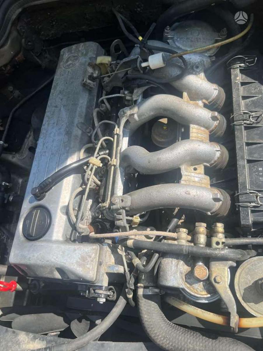 Brūns Mercedes-Benz E 300 1987 Širvintos, ar dzinēja tilpumu 3.00 L un nobraukumu 212 tūkst. km par 2950 €, foto 16 vietnē AUTOMOTO.COM.LV