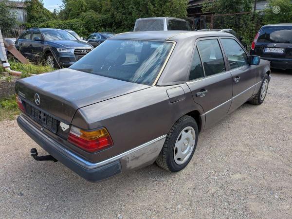 Brūns Mercedes-Benz E 300 1992 Utena, ar dzinēja tilpumu 3.00 L un nobraukumu 260 tūkst. km par 3950 €, foto 1 vietnē AUTOMOTO.COM.LV