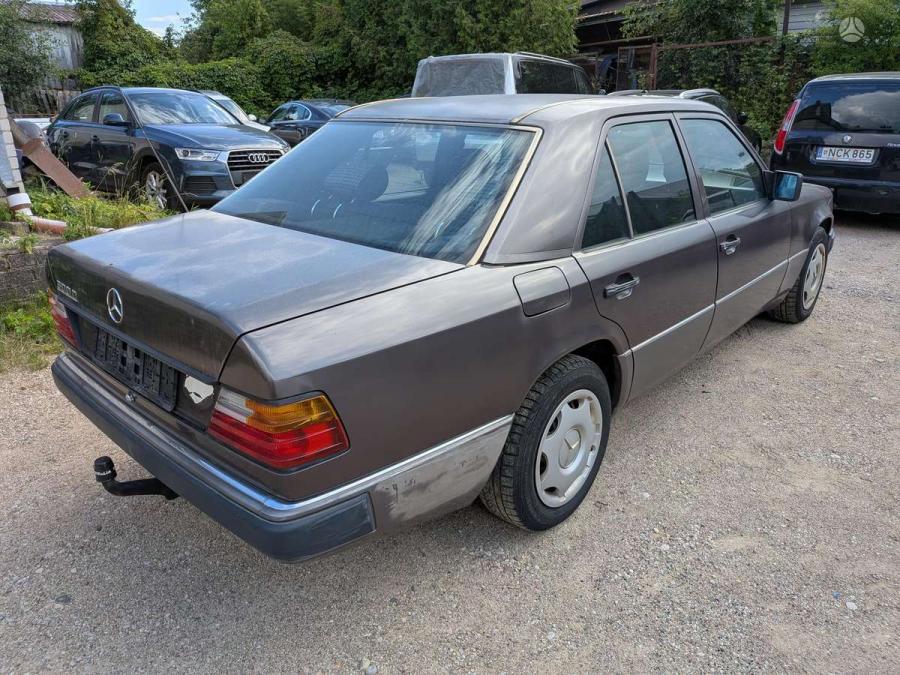 Brūns Mercedes-Benz E 300 1992 Utena, ar dzinēja tilpumu 3.00 L un nobraukumu 260 tūkst. km par 3950 €, foto 1 vietnē AUTOMOTO.COM.LV