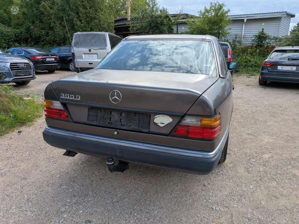 Brūns Mercedes-Benz E 300 1992 Utena, ar dzinēja tilpumu 3.00 L un nobraukumu 260 tūkst. km par 3950 €, foto 6 vietnē AUTOMOTO.COM.LV