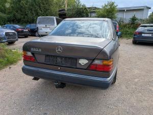 Brūns Mercedes-Benz E 300 1992 Utena, ar dzinēja tilpumu 3.00 L un nobraukumu 260 tūkst. km par 3950 €, foto 7 vietnē AUTOMOTO.COM.LV