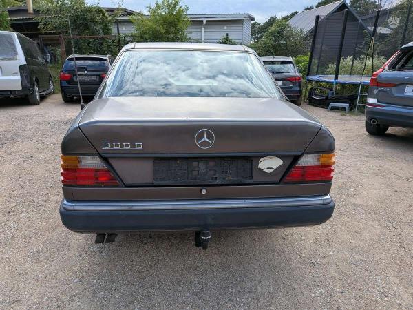 Brūns Mercedes-Benz E 300 1992 Utena, ar dzinēja tilpumu 3.00 L un nobraukumu 260 tūkst. km par 3950 €, foto 7 vietnē AUTOMOTO.COM.LV