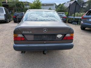 Brūns Mercedes-Benz E 300 1992 Utena, ar dzinēja tilpumu 3.00 L un nobraukumu 260 tūkst. km par 3950 €, foto 8 vietnē AUTOMOTO.COM.LV
