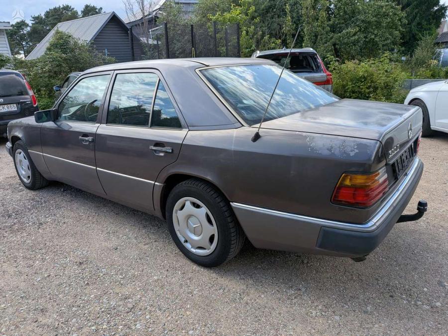 Brūns Mercedes-Benz E 300 1992 Utena, ar dzinēja tilpumu 3.00 L un nobraukumu 260 tūkst. km par 3950 €, foto 9 vietnē AUTOMOTO.COM.LV