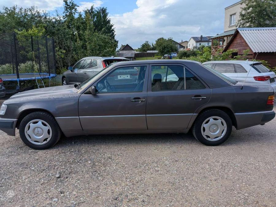 Brūns Mercedes-Benz E 300 1992 Utena, ar dzinēja tilpumu 3.00 L un nobraukumu 260 tūkst. km par 3950 €, foto 11 vietnē AUTOMOTO.COM.LV
