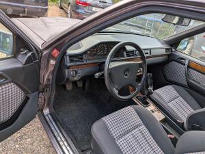 Brūns Mercedes-Benz E 300 1992 Utena, ar dzinēja tilpumu 3.00 L un nobraukumu 260 tūkst. km par 3950 €, foto 17 vietnē AUTOMOTO.COM.LV