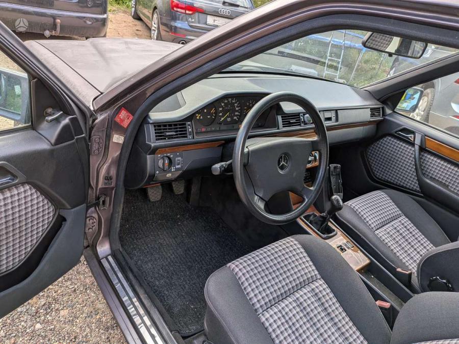 Brūns Mercedes-Benz E 300 1992 Utena, ar dzinēja tilpumu 3.00 L un nobraukumu 260 tūkst. km par 3950 €, foto 17 vietnē AUTOMOTO.COM.LV