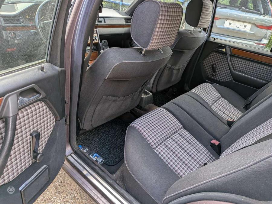 Brūns Mercedes-Benz E 300 1992 Utena, ar dzinēja tilpumu 3.00 L un nobraukumu 260 tūkst. km par 3950 €, foto 18 vietnē AUTOMOTO.COM.LV