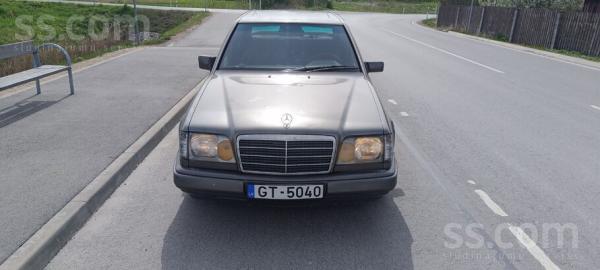 Brown Mercedes-Benz E 300 1993 in Riga, with an engine capacity of 3.00 L and mileage of 444 thousand km for 3300 €, photo 1 on AUTOMOTO.COM.LV