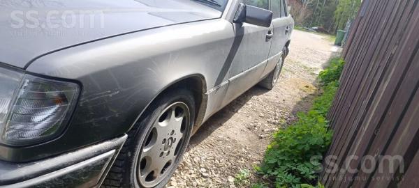 Brown Mercedes-Benz E 300 1993 in Riga, with an engine capacity of 3.00 L and mileage of 444 thousand km for 3300 €, photo 2 on AUTOMOTO.COM.LV