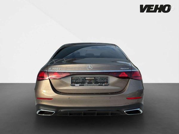 Brūns Mercedes-Benz E 300 2026 Viļņa, ar dzinēja tilpumu 2.00 L un nobraukumu 0 tūkst. km par 79151 €, foto 4 vietnē AUTOMOTO.COM.LV