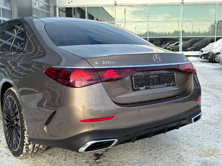 Brūns Mercedes-Benz E 300 2026 Viļņa, ar dzinēja tilpumu 2.00 L un nobraukumu 0 tūkst. km par 79151 €, foto 11 vietnē AUTOMOTO.COM.LV