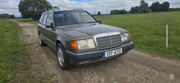 Brown Mercedes-Benz E 300 1992 in Taurage, with an engine capacity of 3.00 L and mileage of 376 thousand km for 5200 €, photo 2 on AUTOMOTO.COM.LV