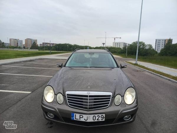 Brown Mercedes-Benz E 300 2007 in Klaipeda, with an engine capacity of 3.00 L and mileage of 390 thousand km for 1650 €, photo 2 on AUTOMOTO.COM.LV