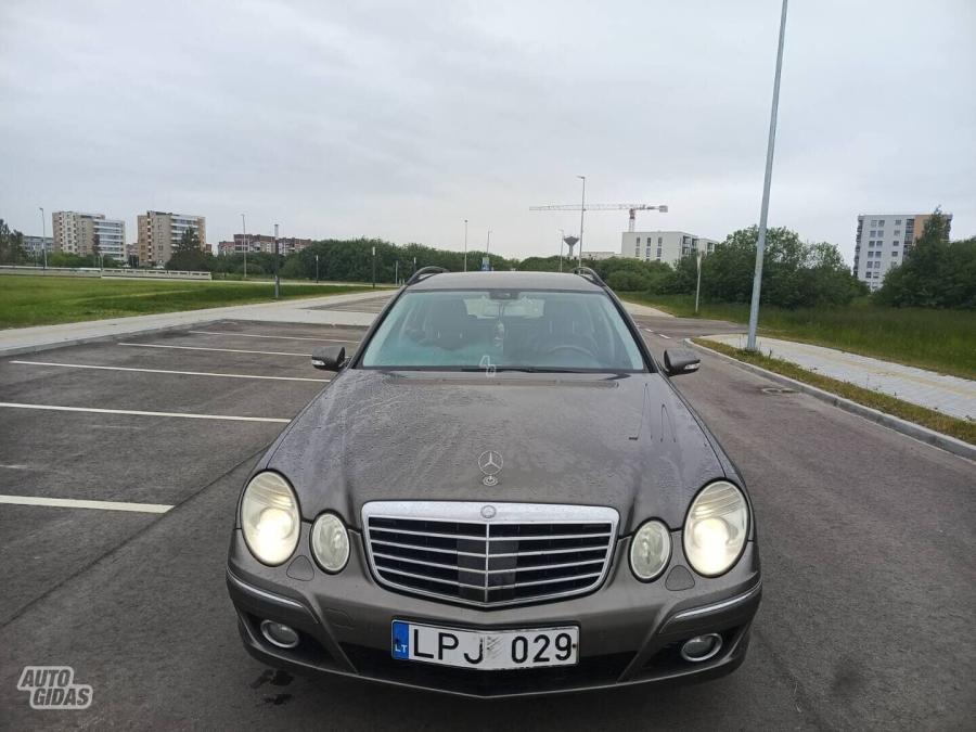 Brown Mercedes-Benz E 300 2007 in Klaipeda, with an engine capacity of 3.00 L and mileage of 390 thousand km for 1650 €, photo 3 on AUTOMOTO.COM.LV