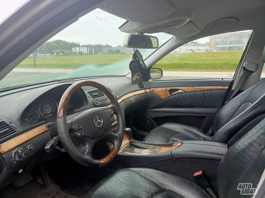 Brown Mercedes-Benz E 300 2007 in Klaipeda, with an engine capacity of 3.00 L and mileage of 390 thousand km for 1650 €, photo 9 on AUTOMOTO.COM.LV