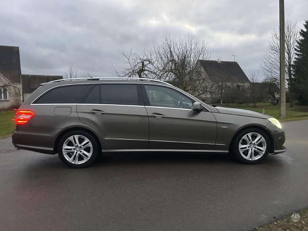 Brown Mercedes-Benz E 300 2010 in Pakruojis, with an engine capacity of 2.99 L and mileage of 320 thousand km for 5650 €, photo 3 on AUTOMOTO.COM.LV