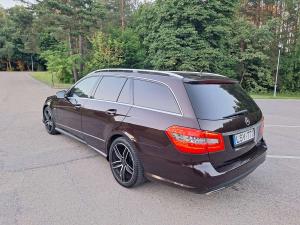 Brown Mercedes-Benz E 300 2010 in Elektrenai, with an engine capacity of 3.00 L and mileage of 299 thousand km for 4590 €, photo 3 on AUTOMOTO.COM.LV