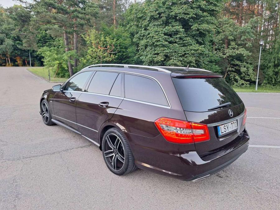 Brown Mercedes-Benz E 300 2010 in Elektrenai, with an engine capacity of 3.00 L and mileage of 299 thousand km for 4590 €, photo 3 on AUTOMOTO.COM.LV