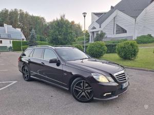 Brown Mercedes-Benz E 300 2010 in Elektrenai, with an engine capacity of 3.00 L and mileage of 299 thousand km for 4590 €, photo 6 on AUTOMOTO.COM.LV