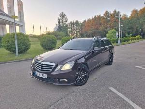 Brown Mercedes-Benz E 300 2010 in Elektrenai, with an engine capacity of 3.00 L and mileage of 299 thousand km for 4590 €, photo 12 on AUTOMOTO.COM.LV