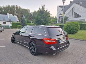 Brown Mercedes-Benz E 300 2010 in Elektrenai, with an engine capacity of 3.00 L and mileage of 299 thousand km for 4590 €, photo 13 on AUTOMOTO.COM.LV