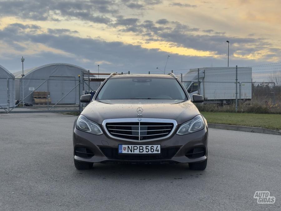 Brown Mercedes-Benz E 300 2013 in Panevezys, with an engine capacity of 2.10 L and mileage of 313 thousand km for 8600 €, photo 4 on AUTOMOTO.COM.LV