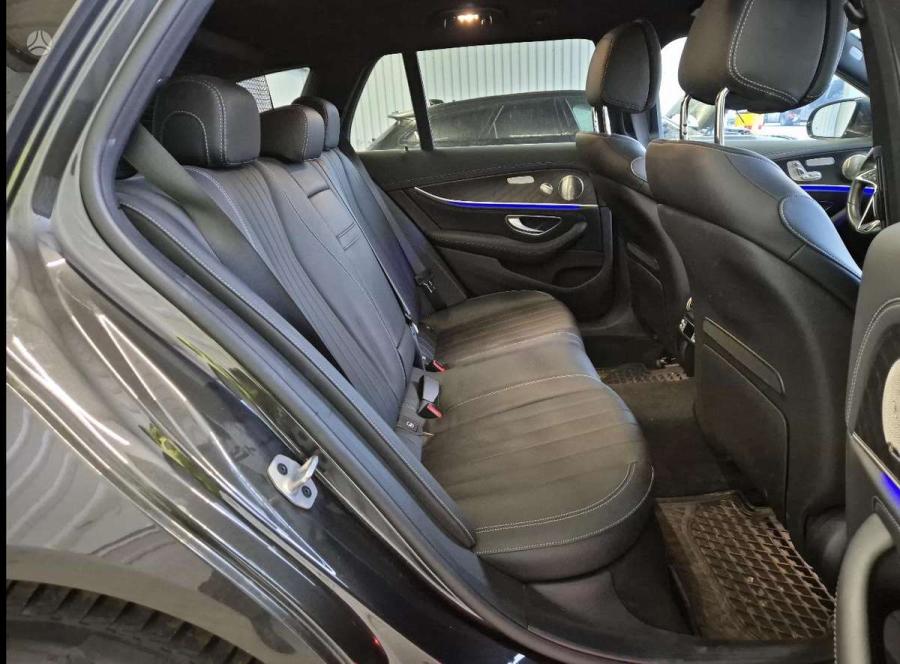Brūns Mercedes-Benz E 300 2023 Klaipėda, ar dzinēja tilpumu 1.95 L un nobraukumu 103 tūkst. km par 10800 €, foto 6 vietnē AUTOMOTO.COM.LV