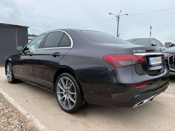 Zaļš Mercedes-Benz E 300 2021 Viļņa, ar dzinēja tilpumu 1.95 L un nobraukumu 264 tūkst. km par 25200 €, foto 7 vietnē AUTOMOTO.COM.LV