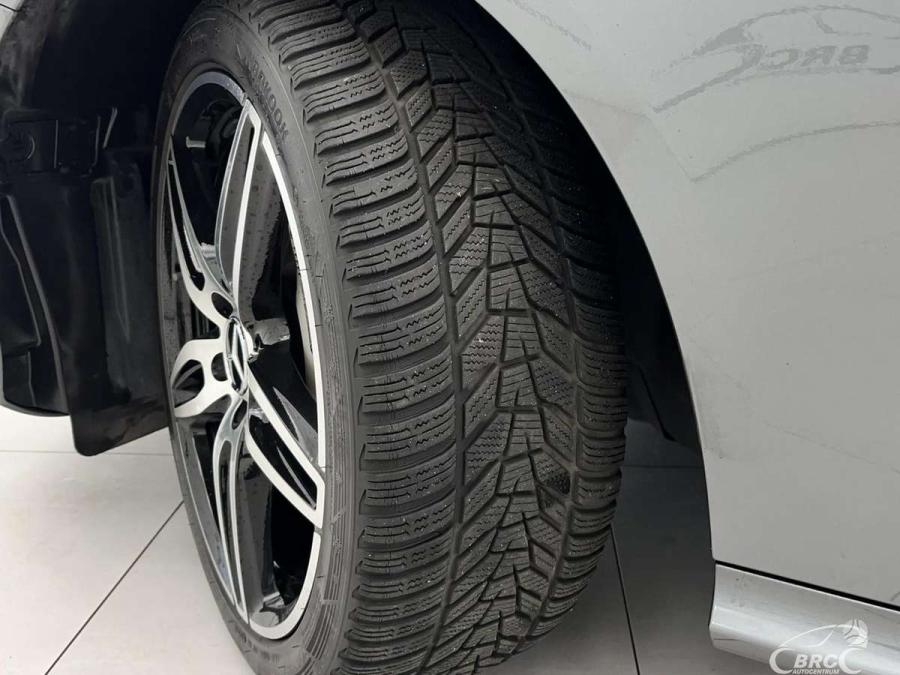 Серый Мерседес Е 300 2018 в Вильнюс, объемом двигателя 1.99 л и пробегом 102 тыс. км за 27900 €, фото 31 на AUTOMOTO.COM.LV