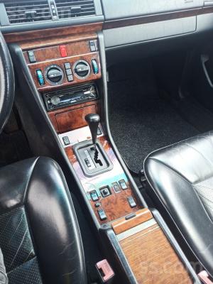 Pelēks Mercedes-Benz E 300 1991 Rīga, ar dzinēja tilpumu 3.00 L un nobraukumu 302 tūkst. km par 7800 €, foto 9 vietnē AUTOMOTO.COM.LV