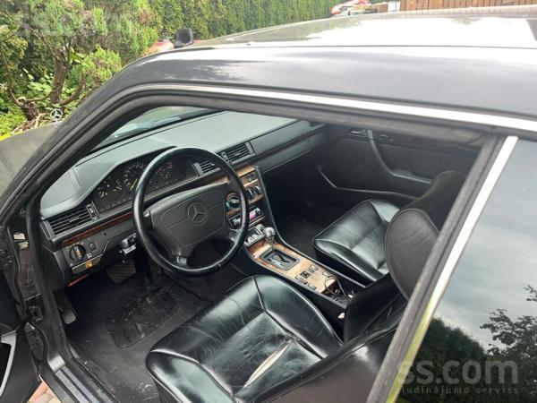 Grey Mercedes-Benz E 300 1993 in Riga, with an engine capacity of 3.00 L and mileage of 365 thousand km for 5890 €, photo 8 on AUTOMOTO.COM.LV