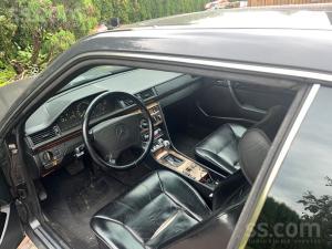 Grey Mercedes-Benz E 300 1993 in Riga, with an engine capacity of 3.00 L and mileage of 365 thousand km for 5890 €, photo 9 on AUTOMOTO.COM.LV