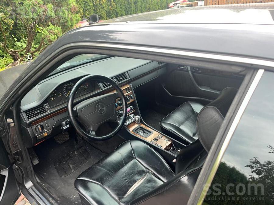 Grey Mercedes-Benz E 300 1993 in Riga, with an engine capacity of 3.00 L and mileage of 365 thousand km for 5890 €, photo 9 on AUTOMOTO.COM.LV
