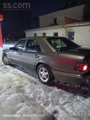Pelēks Mercedes-Benz E 300 1993 Dobele, ar dzinēja tilpumu 3.00 L un nobraukumu 450 tūkst. km par 2000 €, foto  vietnē AUTOMOTO.COM.LV